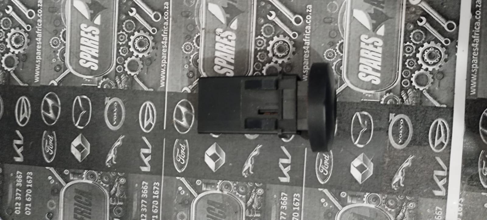 RENAULT CLIO – HAZARD SWITCH (NEW) AVAILABLE NOW
